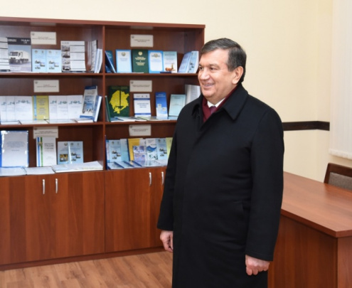 Shavkat Mirziyoyev Toshkent shahridagi Xalq qabulxonasiga tashrif buyurdi