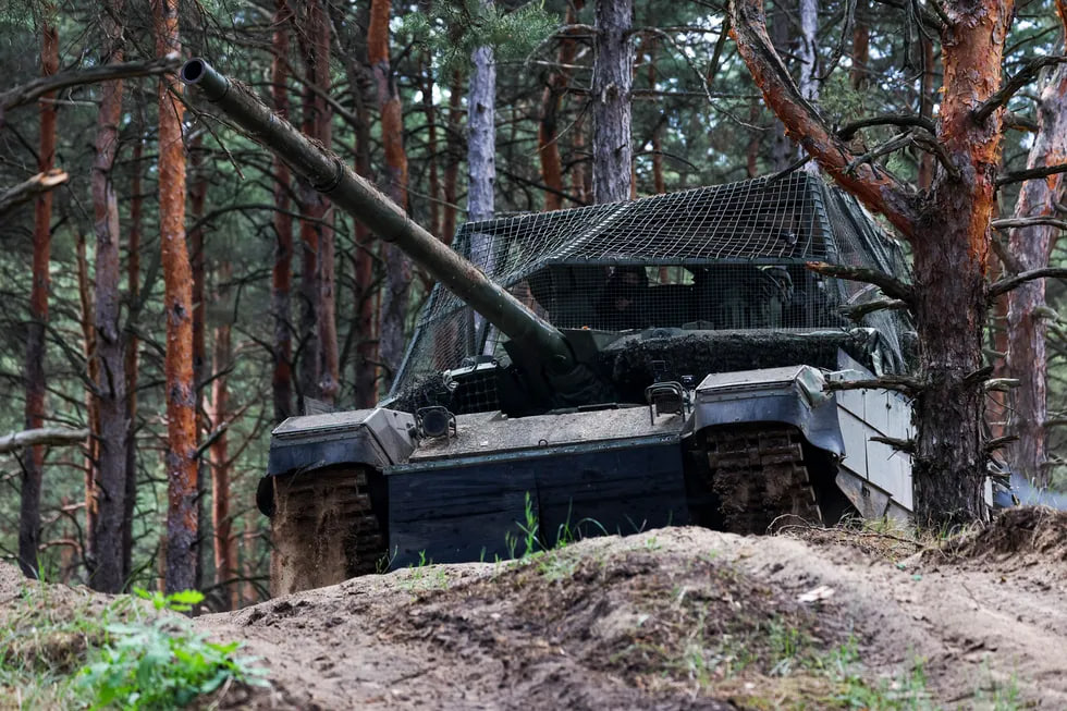 Xerson oblastida Rossiyaning T-90M tanklari va Avdiyivka frontidagi ...