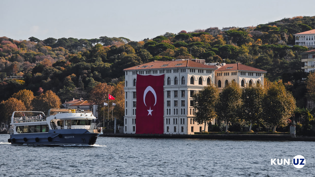 Turkiya Respublikasining 101 yilligini nishonlayotgan Istanbul ...
