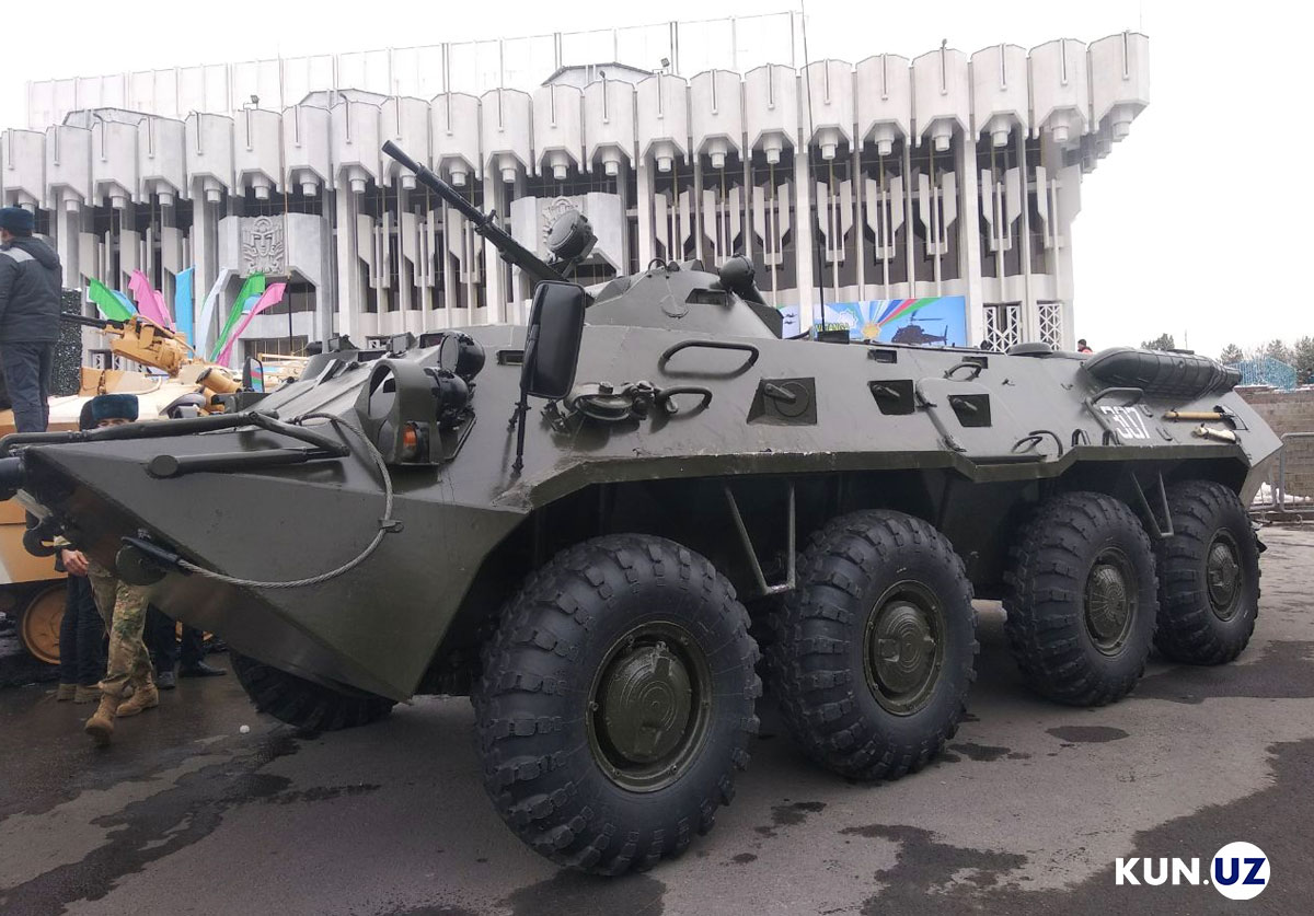 Foto: Xalqlar do‘stligi maydonida harbiy texnika ko‘rgazmasi