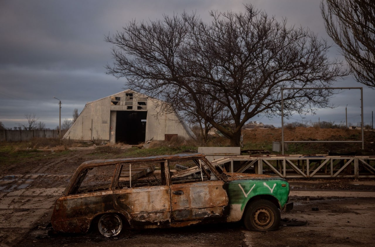 Xerson atrofidagi harbiy texnikalar va frontdagi merganlar. Urush suratlari