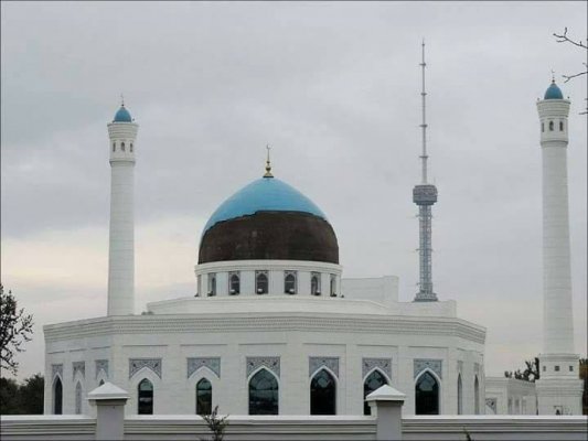 "Minor" masjidi gumbazining marmar qoplamasi yomg‘irdan so‘ng to‘kilib ...