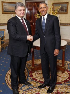 Poroshenko Obama bilan uchrashuvga kir va g‘ijim kiyimda bordi