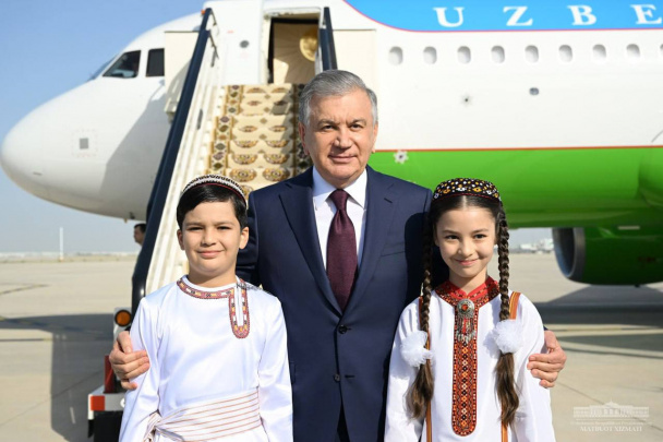 Shavkat Mirziyoyev Ashxobodga yetib bordi
